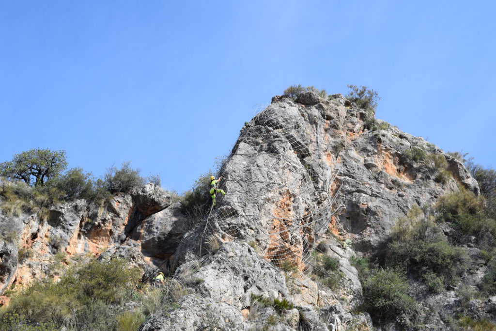 Emergencias estabilización de taludes en carretera | Grupo Desnivel
